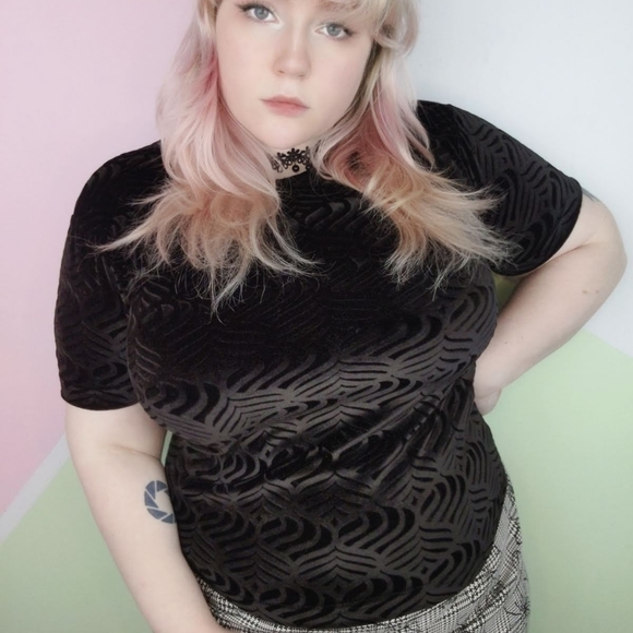 Crystal-Kobe | Tops | Vintage 9s Crystalkobe Black Velvet Wavy Pattern ...